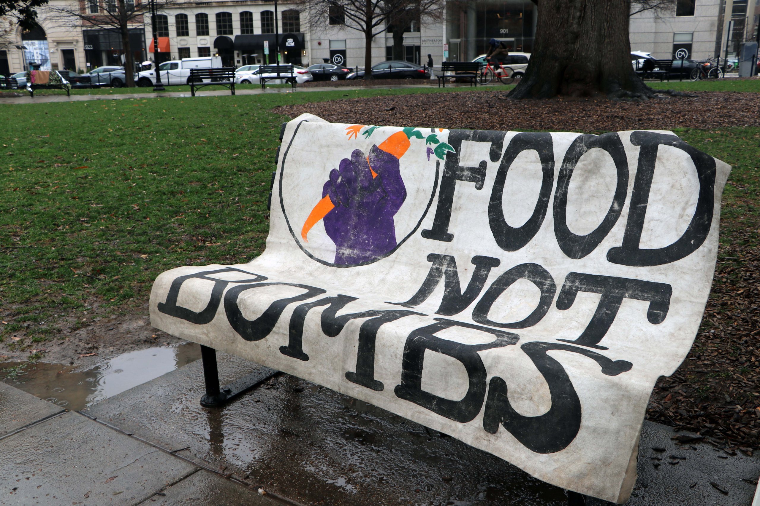 In Photo: Anti-war group distributes free vegan food to combat poverty ...